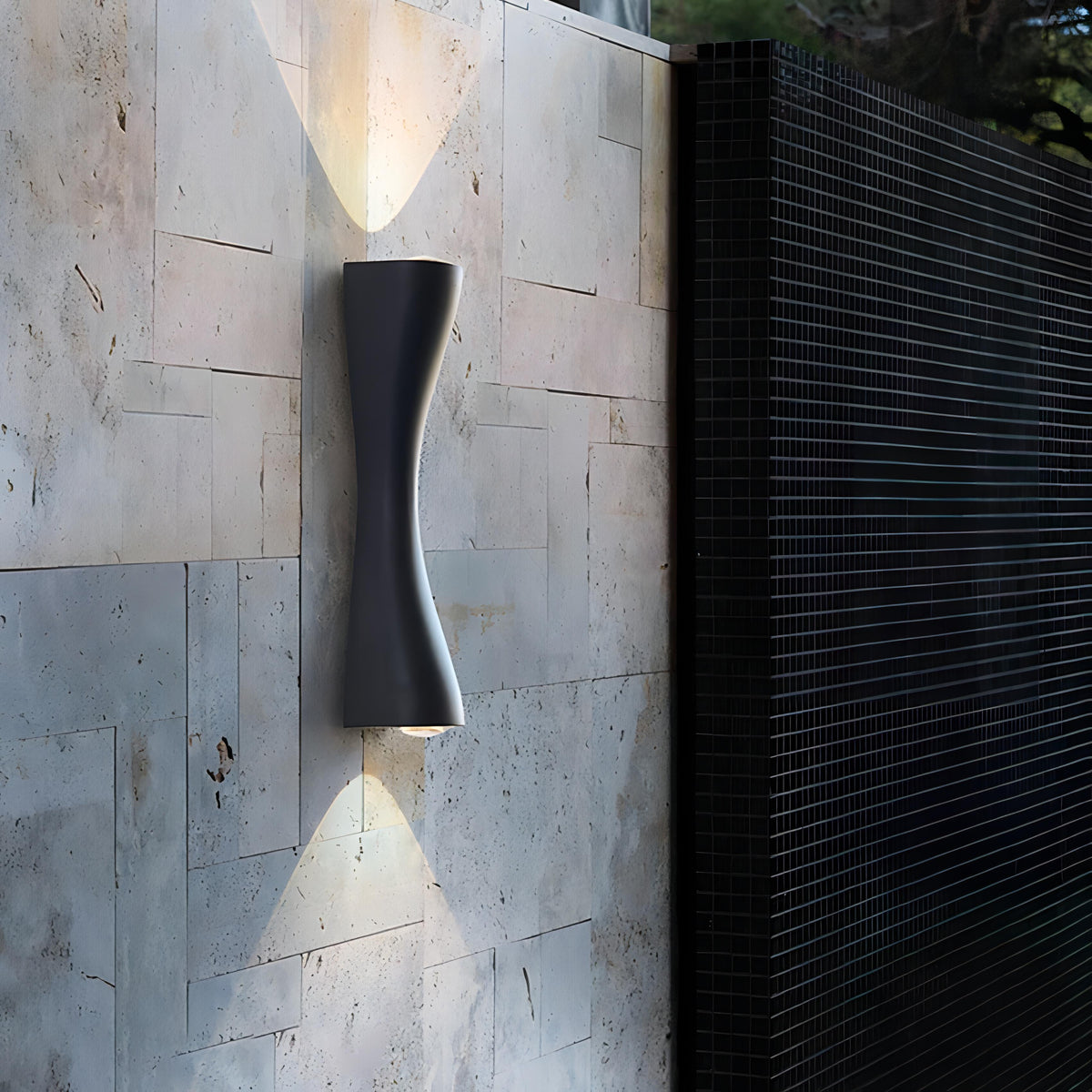 Lachlan - Outdoor LED Up/Down Modern Curved Wall Light – Civaro